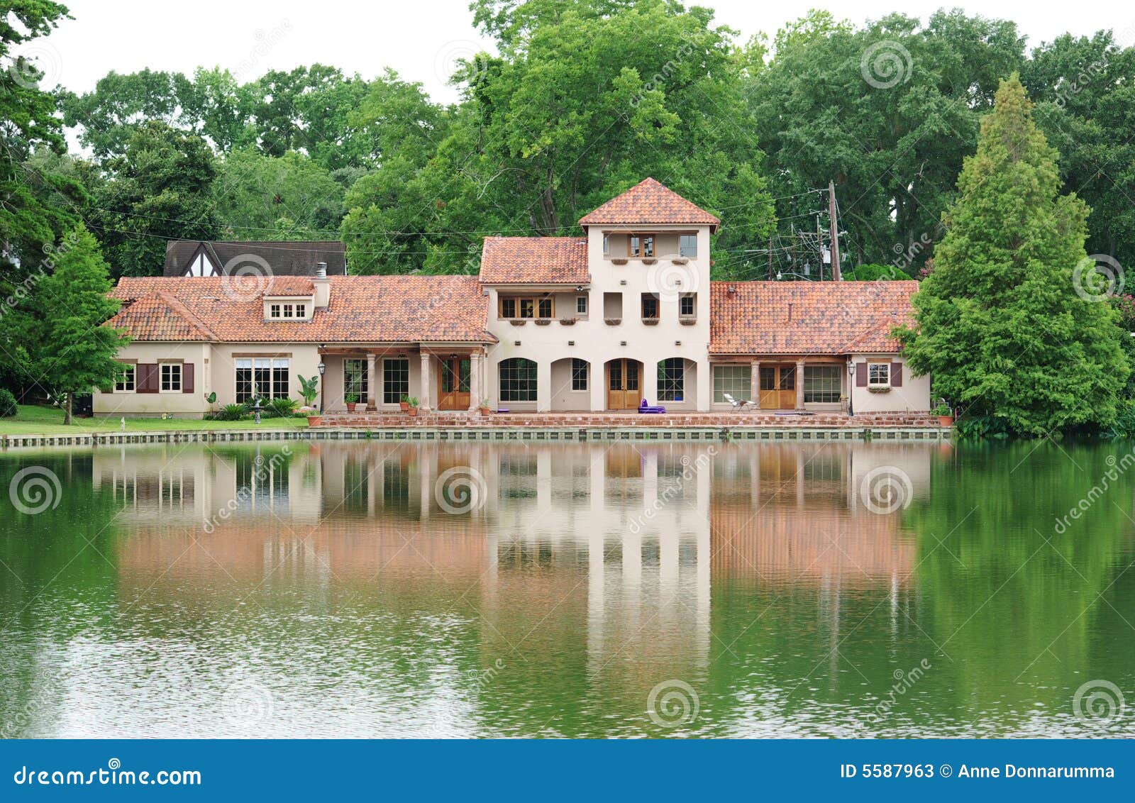 Lakeside Villa stock image. Image of green, house, roof - 5587963