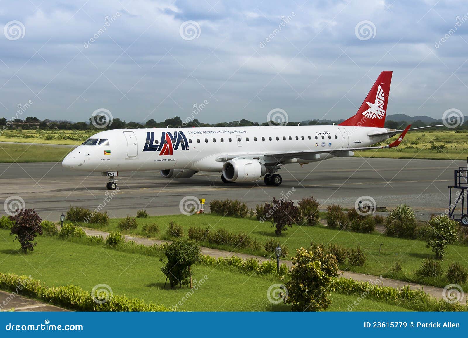 LAM Airlines, Embraer 190 Jet Editorial Stock Image - Image of apron ...