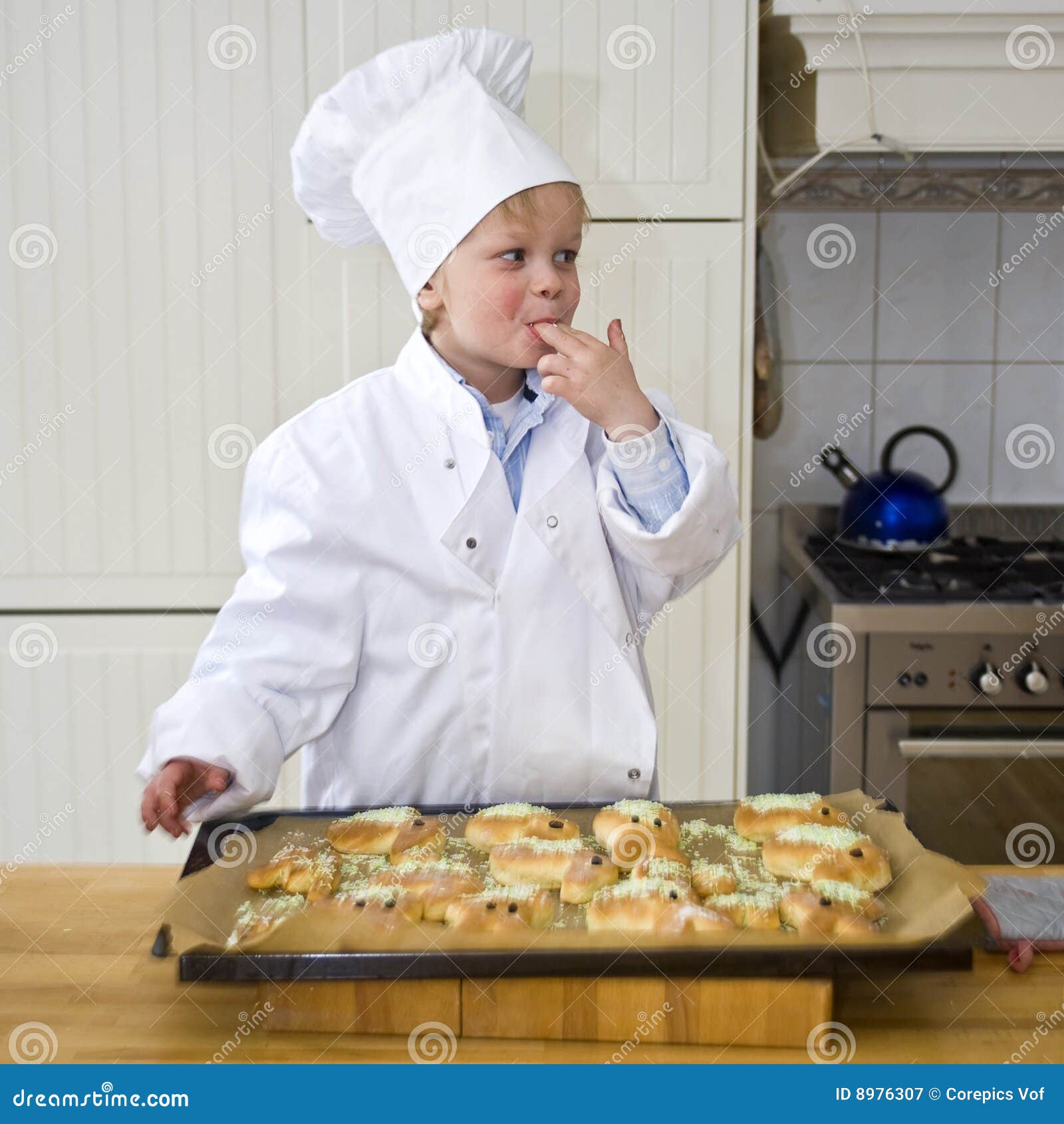 Lambedura do dedo boa imagem de stock. Imagem de jardim - 8976307