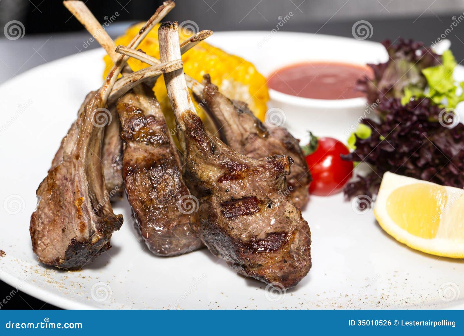 Lammrippen stockfoto. Bild von karamelisiert, karotten - 35010526