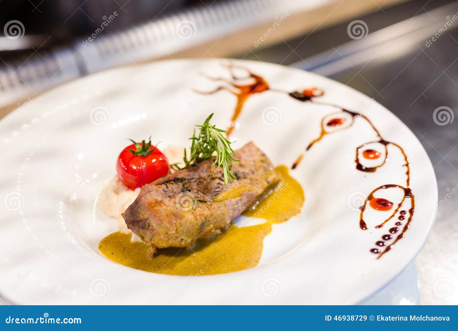 Lammsadel fotografering för bildbyråer. Bild av rosmarinar - 46938729