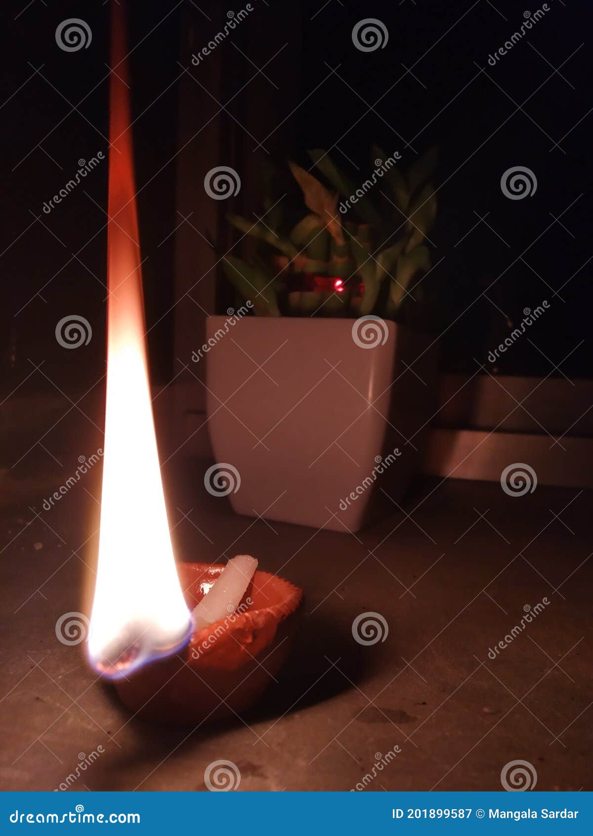 Lamp burning picture stock image. Image of design, darkness - 201899587