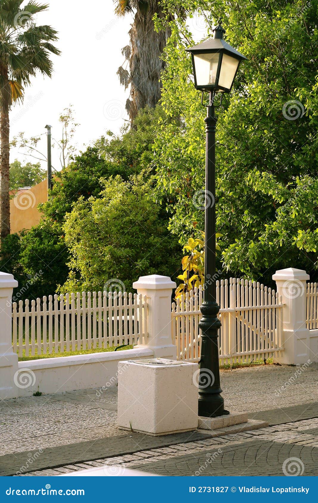 Lamp in green park stock image. Image of silhouette, antique - 2731827