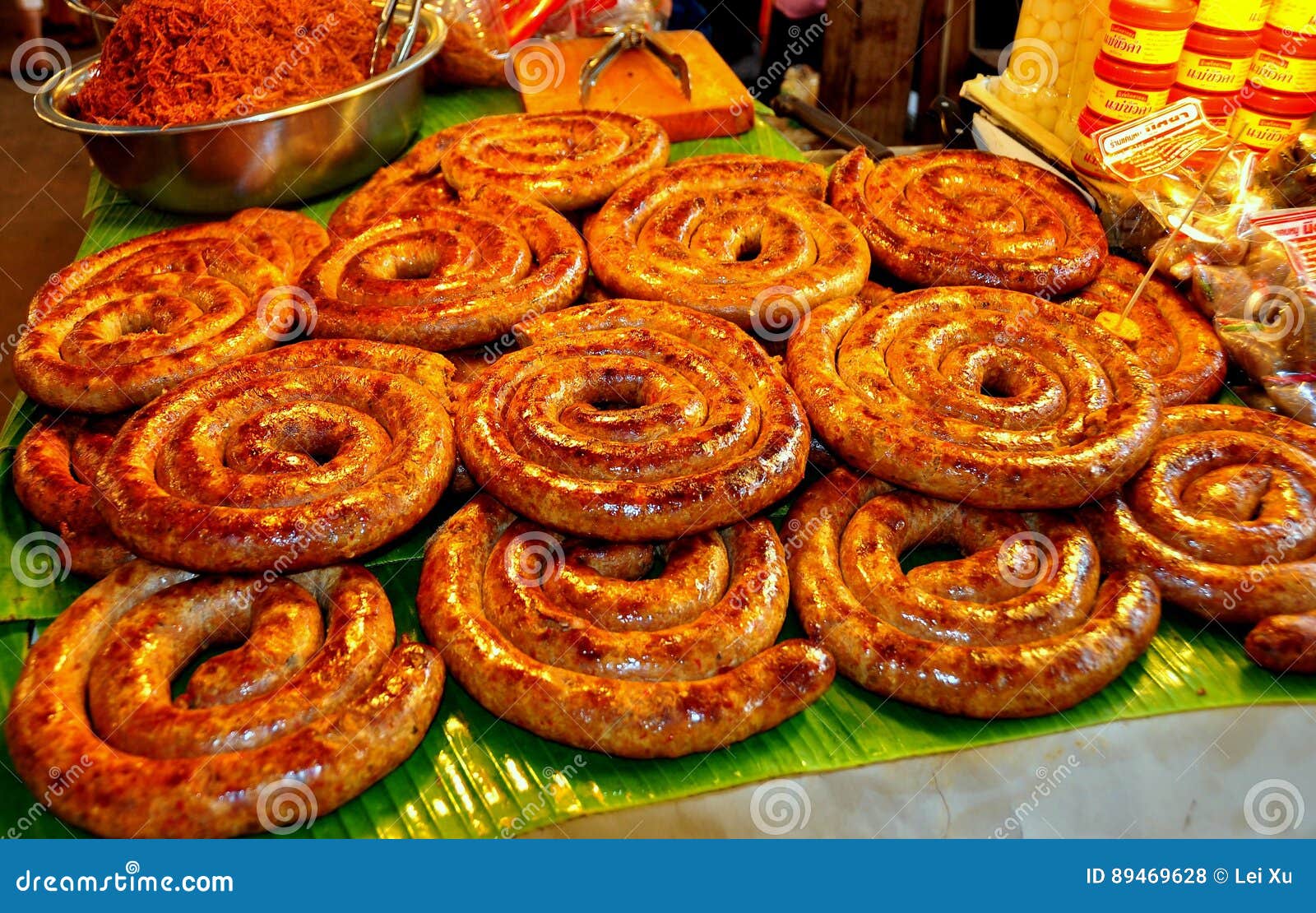 Lampang Thailand: Rollen Van Geroosterde Worsten Redactionele Stock ...