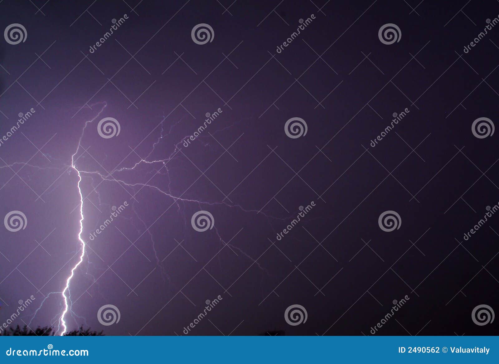 Lampo fotografia stock. Immagine di scintille, scarico - 2490562