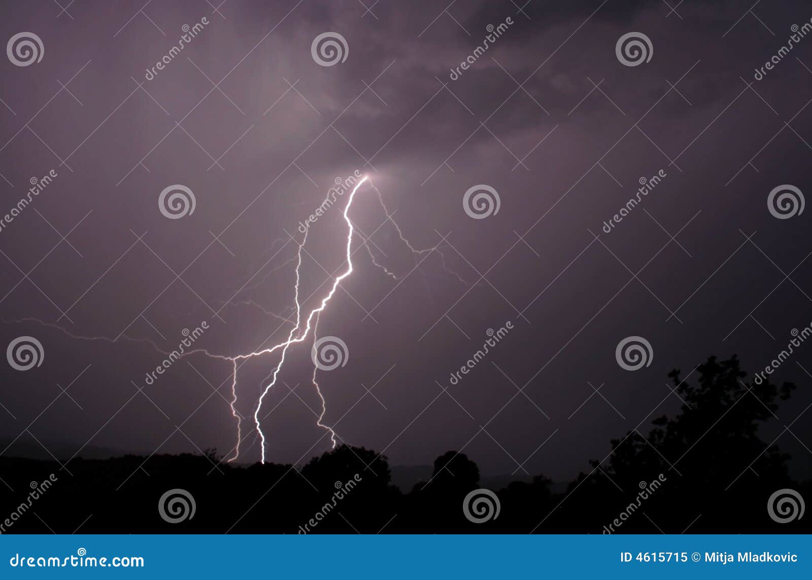 Lampo immagine stock. Immagine di scuro, lampo, calcolatore - 4615715