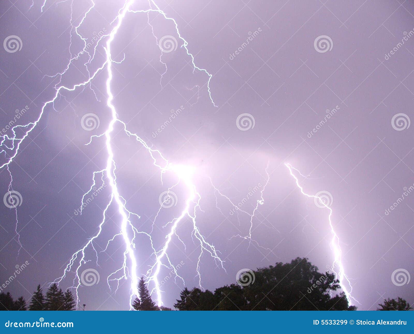 Lampo immagine stock. Immagine di scossa, naughty, drammatico - 5533299