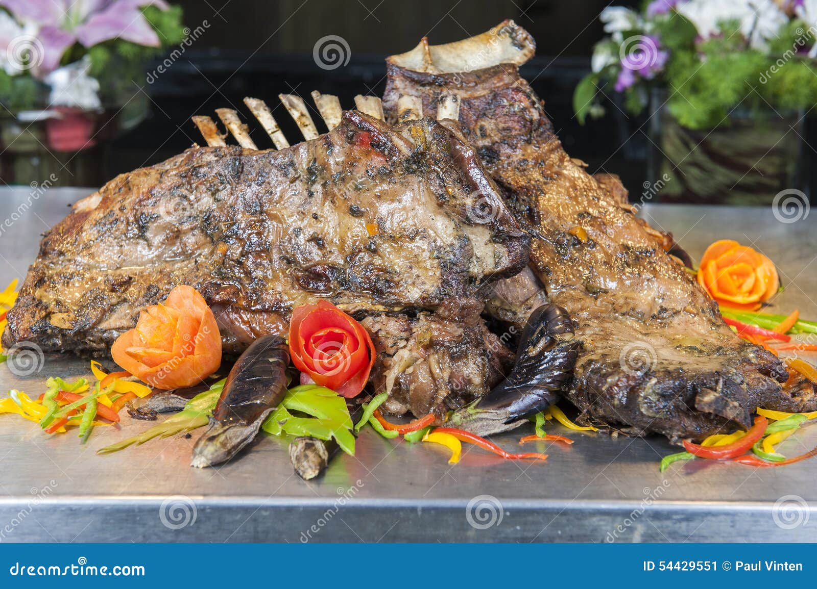 Lamskoteletten Bij Een Carvery Van Het Restaurantbuffet Stock ...