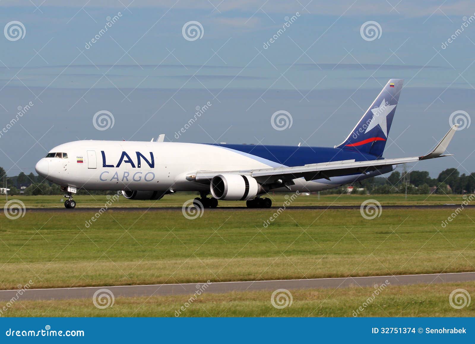LAN Airlines Cargo Boeing 767 Imagen de archivo editorial - Imagen de ...