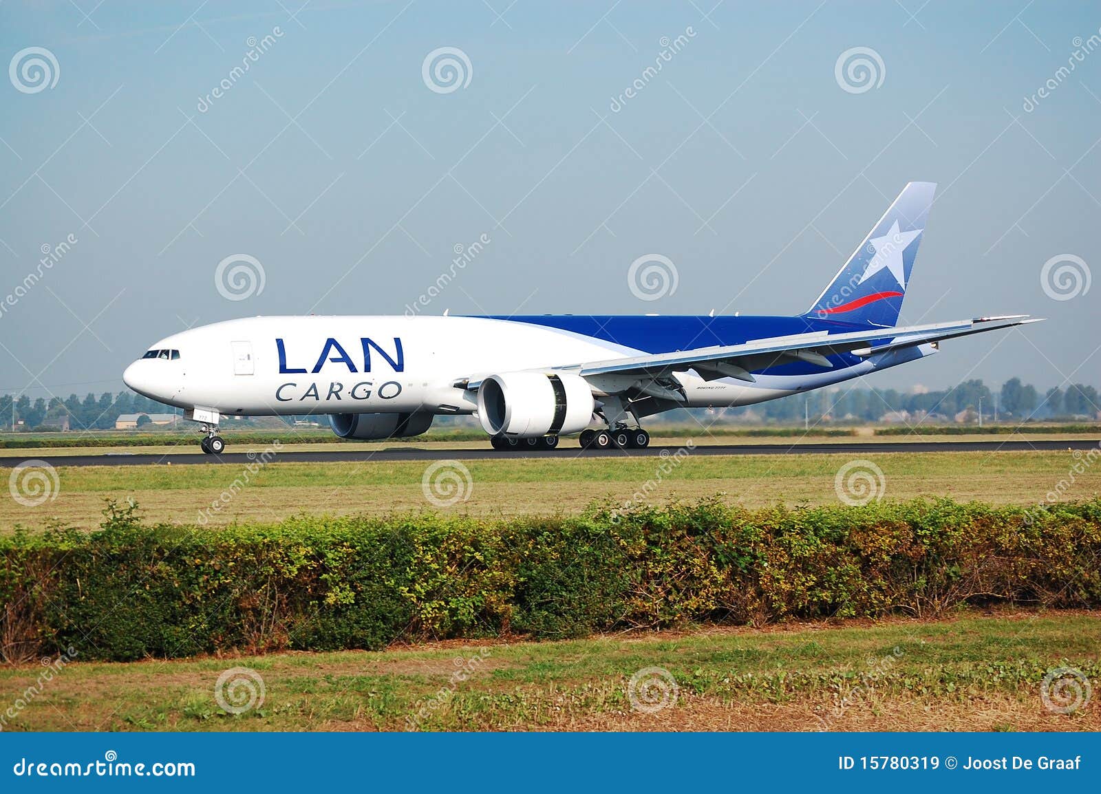 LanCargo Boeing 777-200F Lands Editorial Stock Image - Image of chile ...