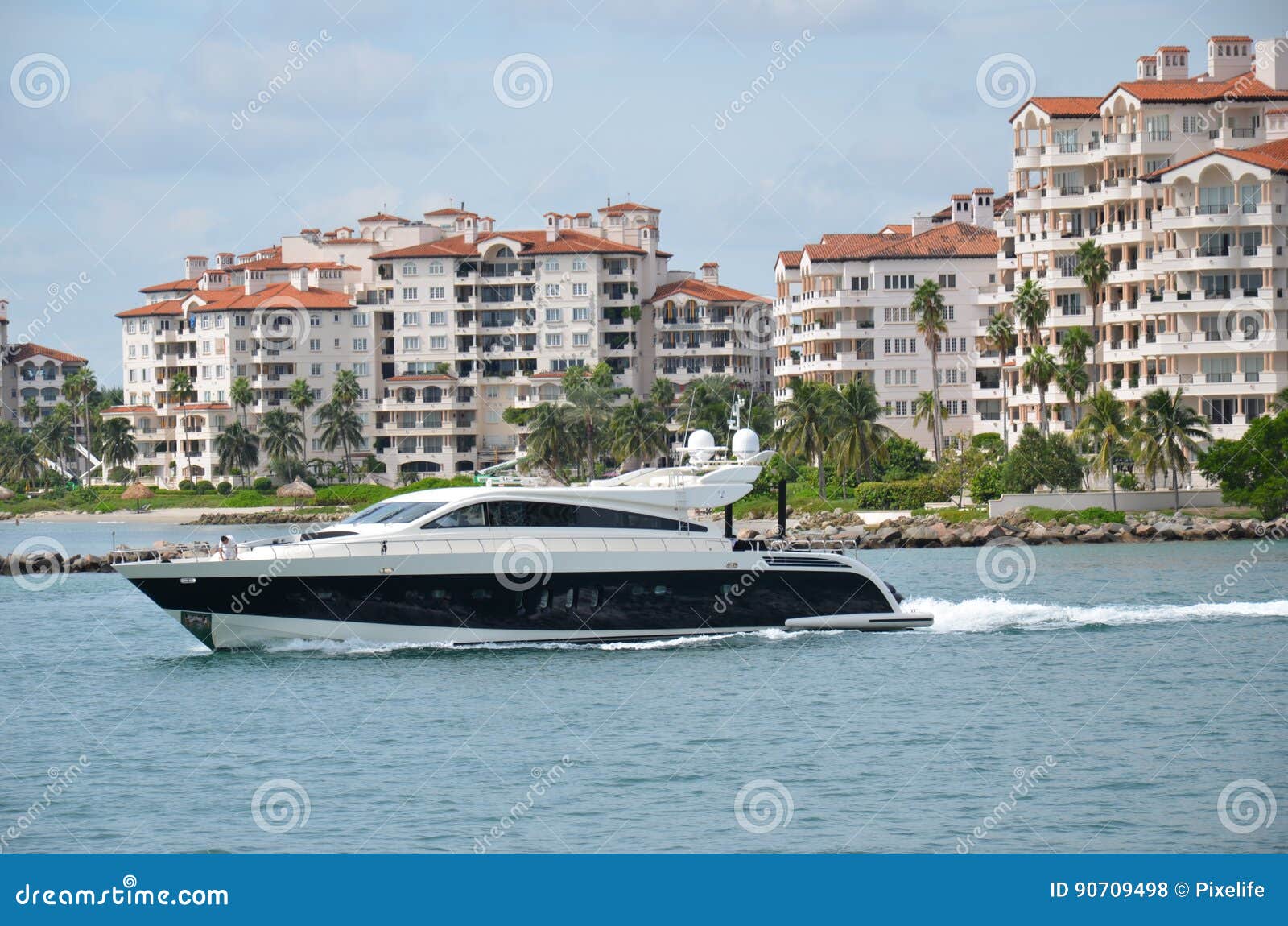 Lancha De Carreras De Lujo Que Compite Con En Miami Beach Foto de ...