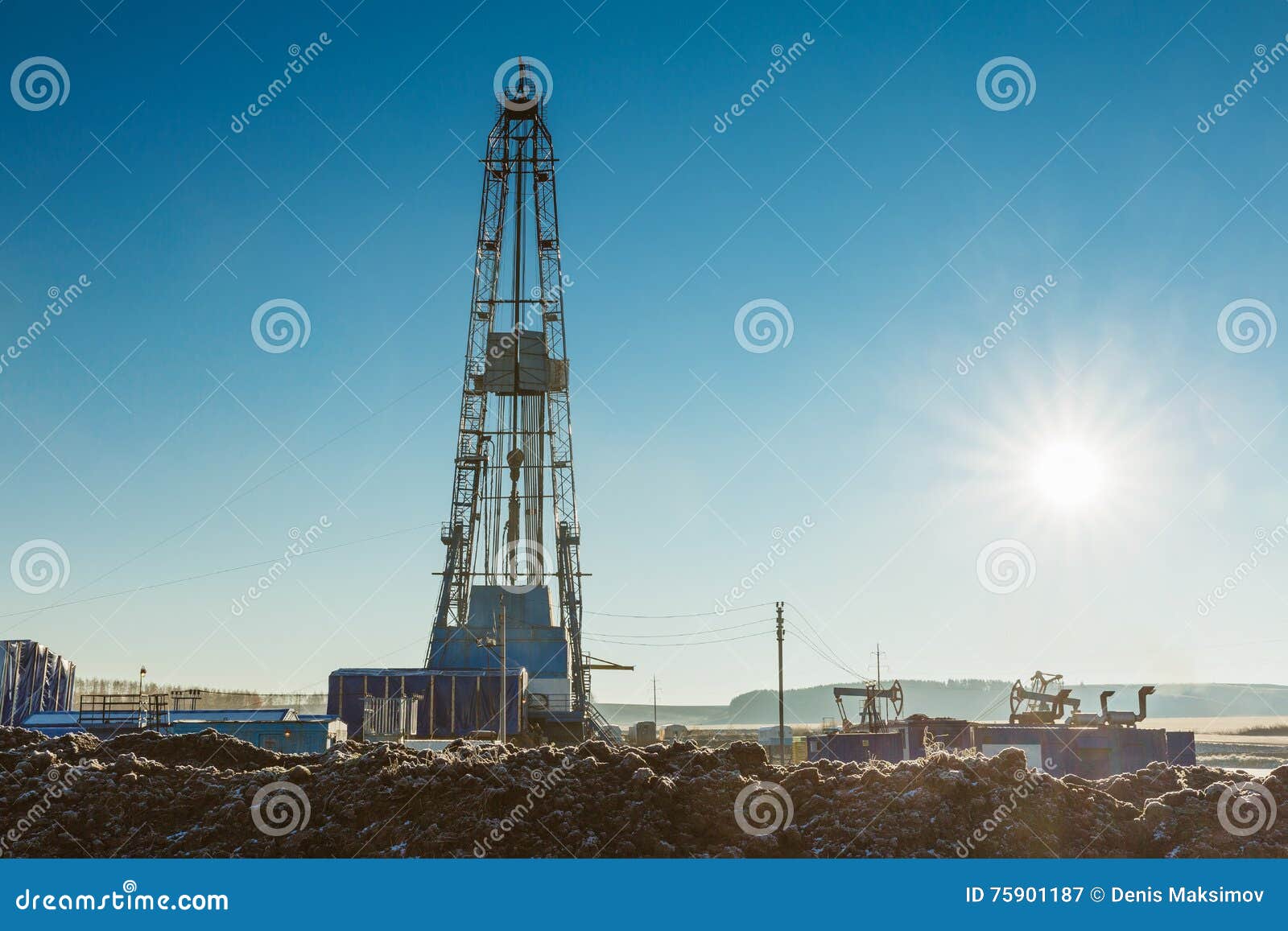 Land drilling rig stock image. Image of eagle, site, shale - 75901187