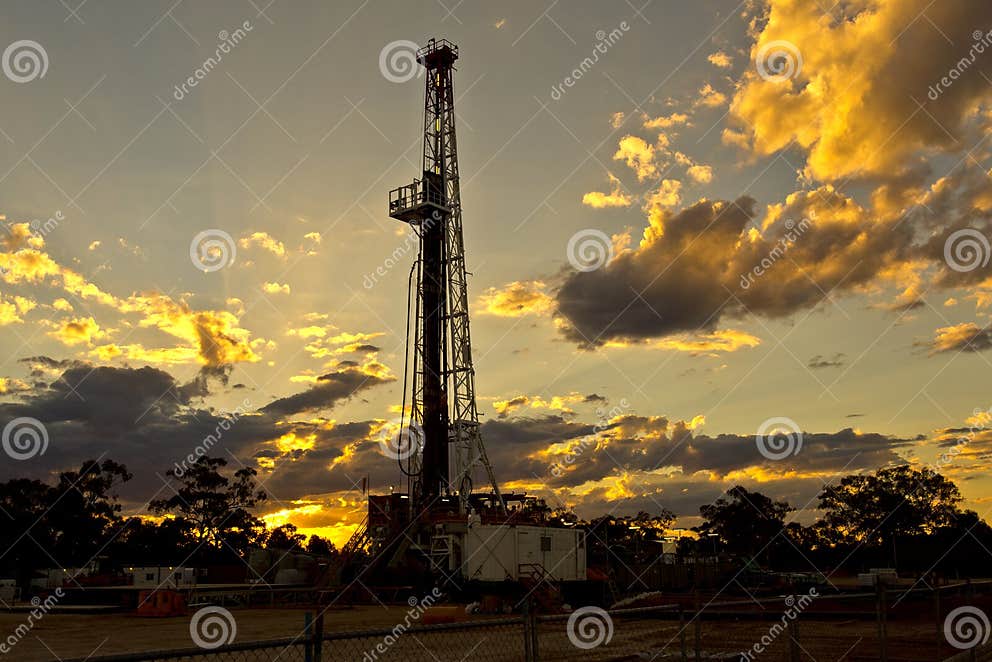 Land Drilling Rig at Sunset Stock Image - Image of australia, injection ...