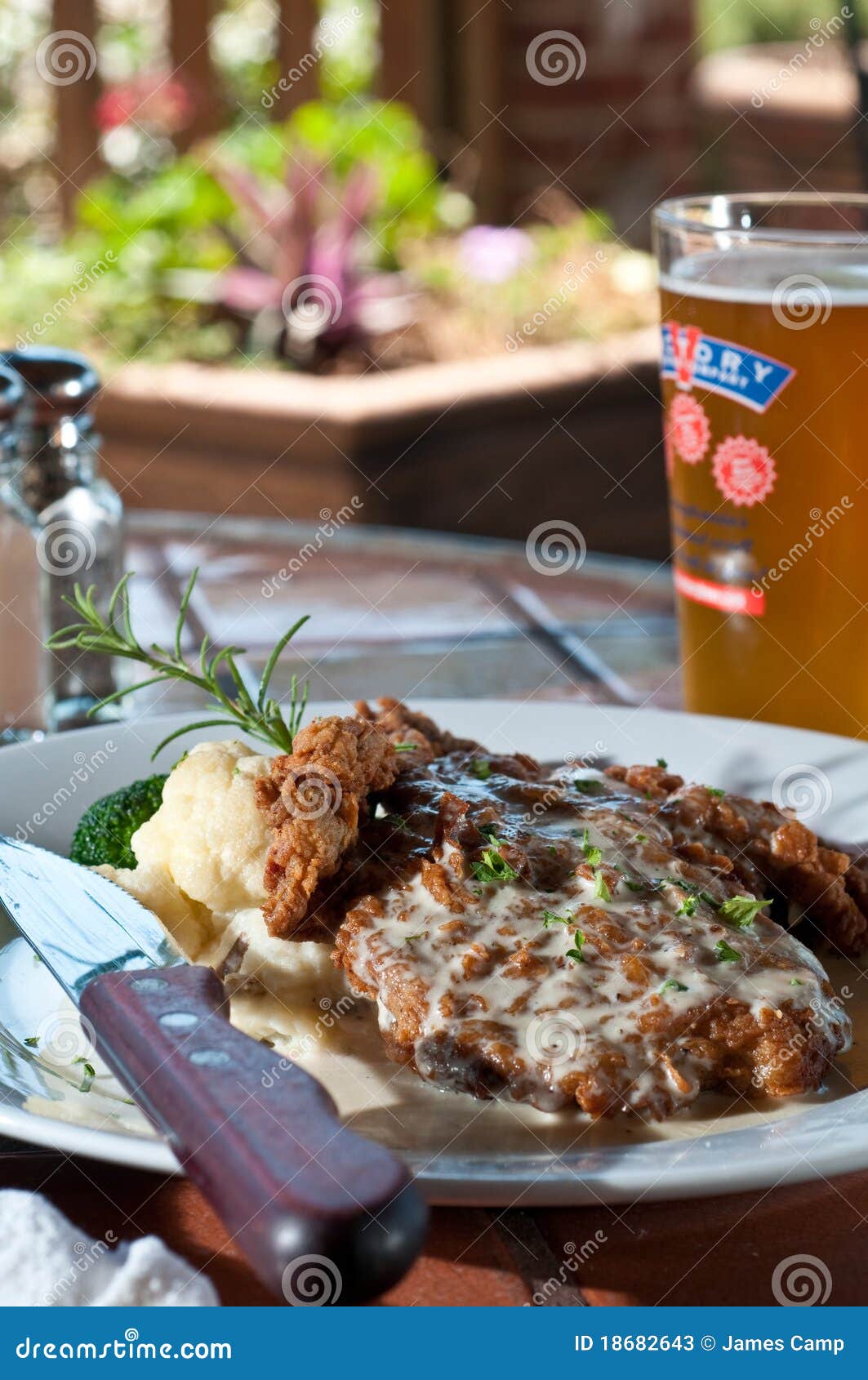 Land Gebraden Lapje Vlees Met Jus Stock Afbeelding - Image of voedsel ...