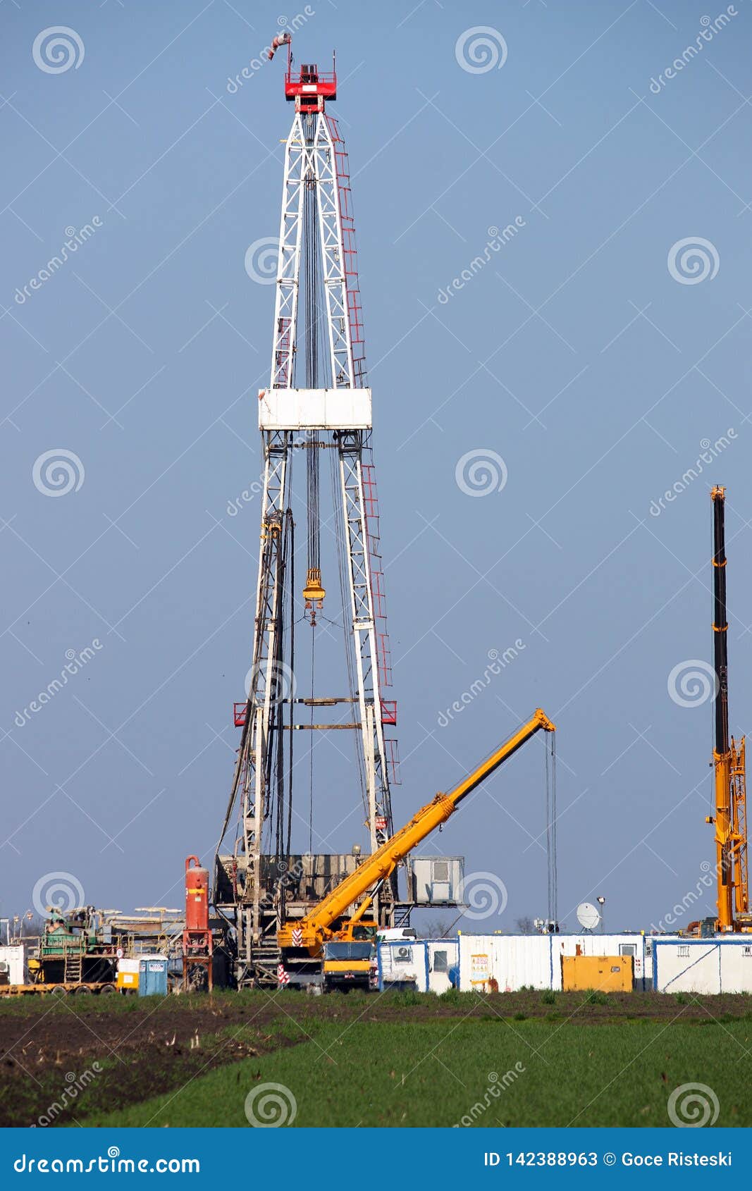 Land Oil Drilling Rig and Cranes Industry Stock Image - Image of ...