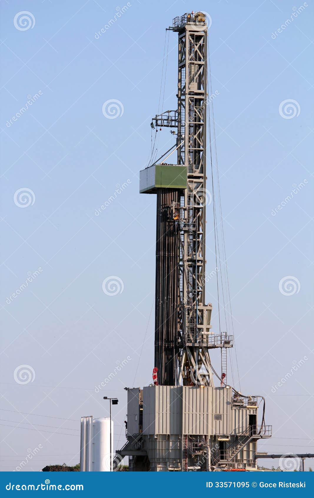 Land Oil Drilling Rig Royalty Free Stock Photo - Image: 33571095