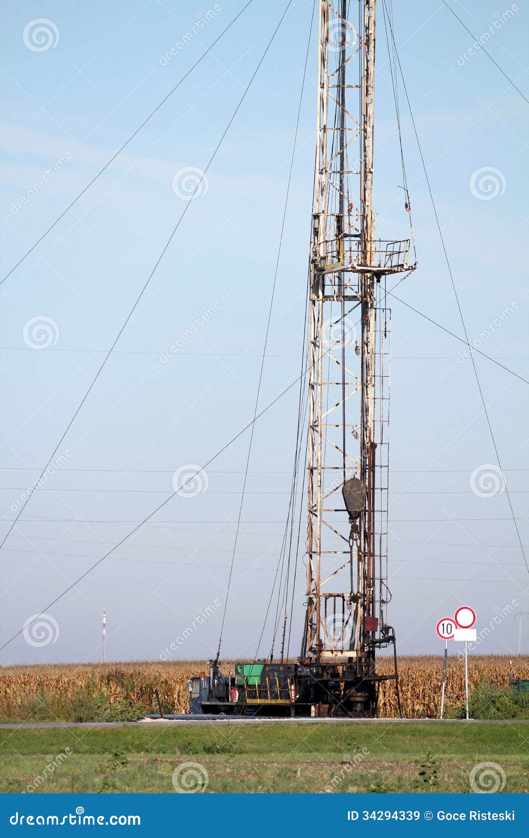 Land oil drilling rig stock image. Image of derrick, large - 34294339