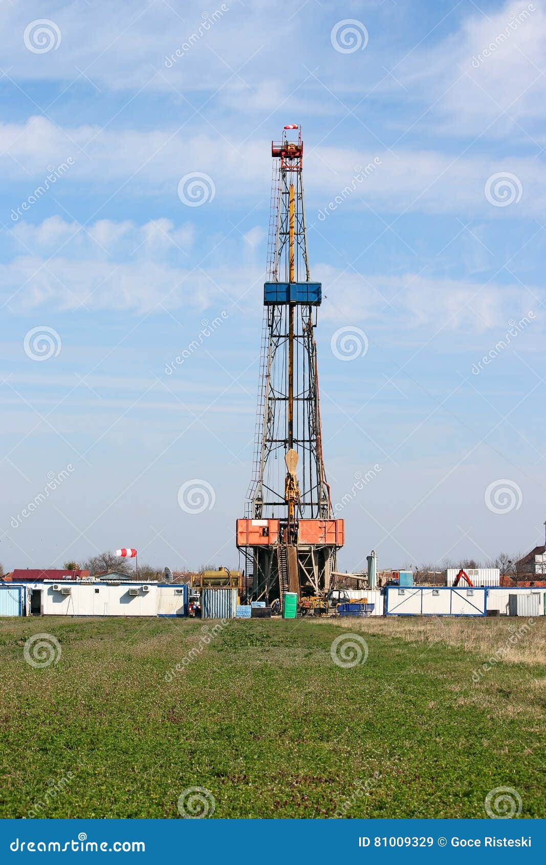 Land oil drilling rig stock image. Image of field, land - 81009329