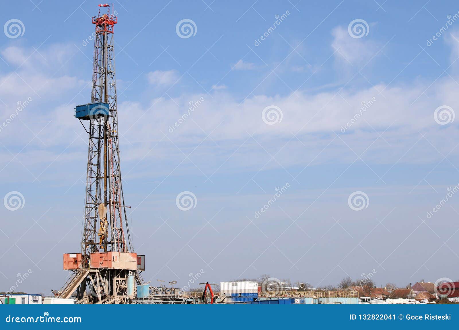 Land oil drilling rig stock image. Image of equipment - 132822041
