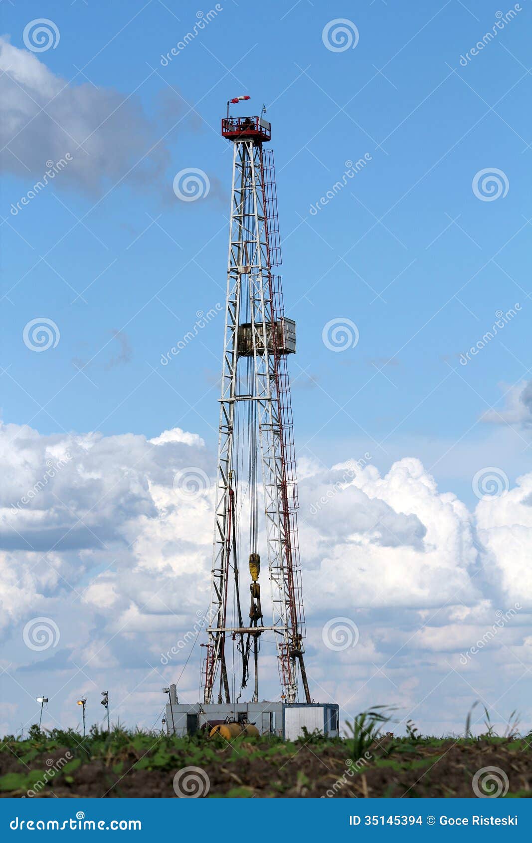 Land Oil Drilling Rig Stock Images - Image: 35145394