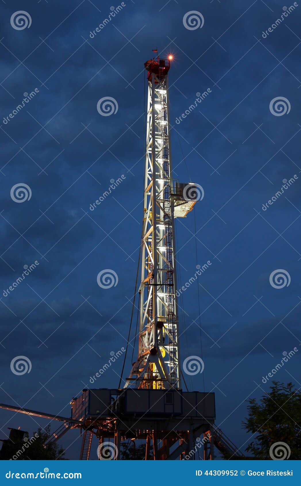 Land oil drilling rig stock photo. Image of iron, drilling - 44309952