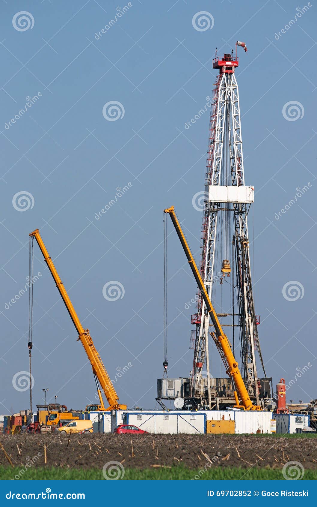 Land oil drilling rig stock photo. Image of fracking - 69702852