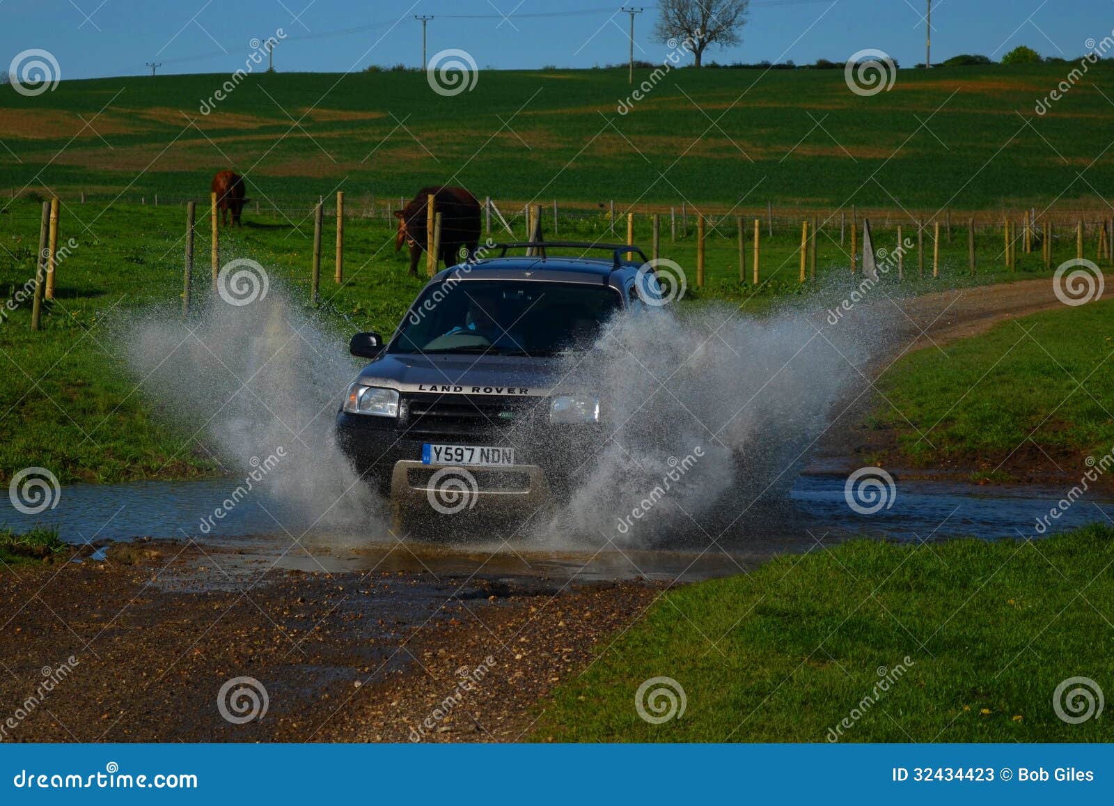 Land Rover Freelander in Ford Water Editorial Stock Photo - Image of ...