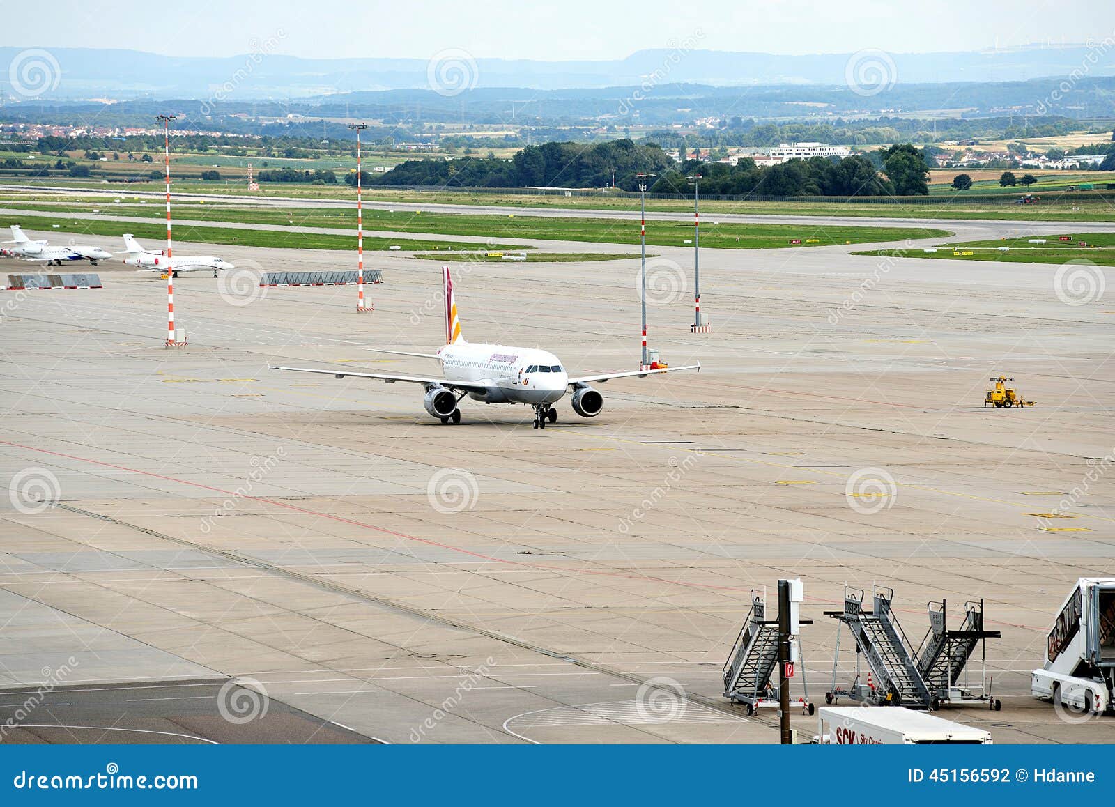 Landed Plane editorial photography. Image of flight, boarding - 45156592