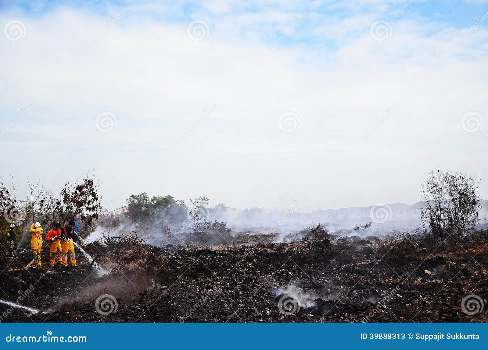 Landfill fire in Thailand editorial stock photo. Image of litter - 39888313