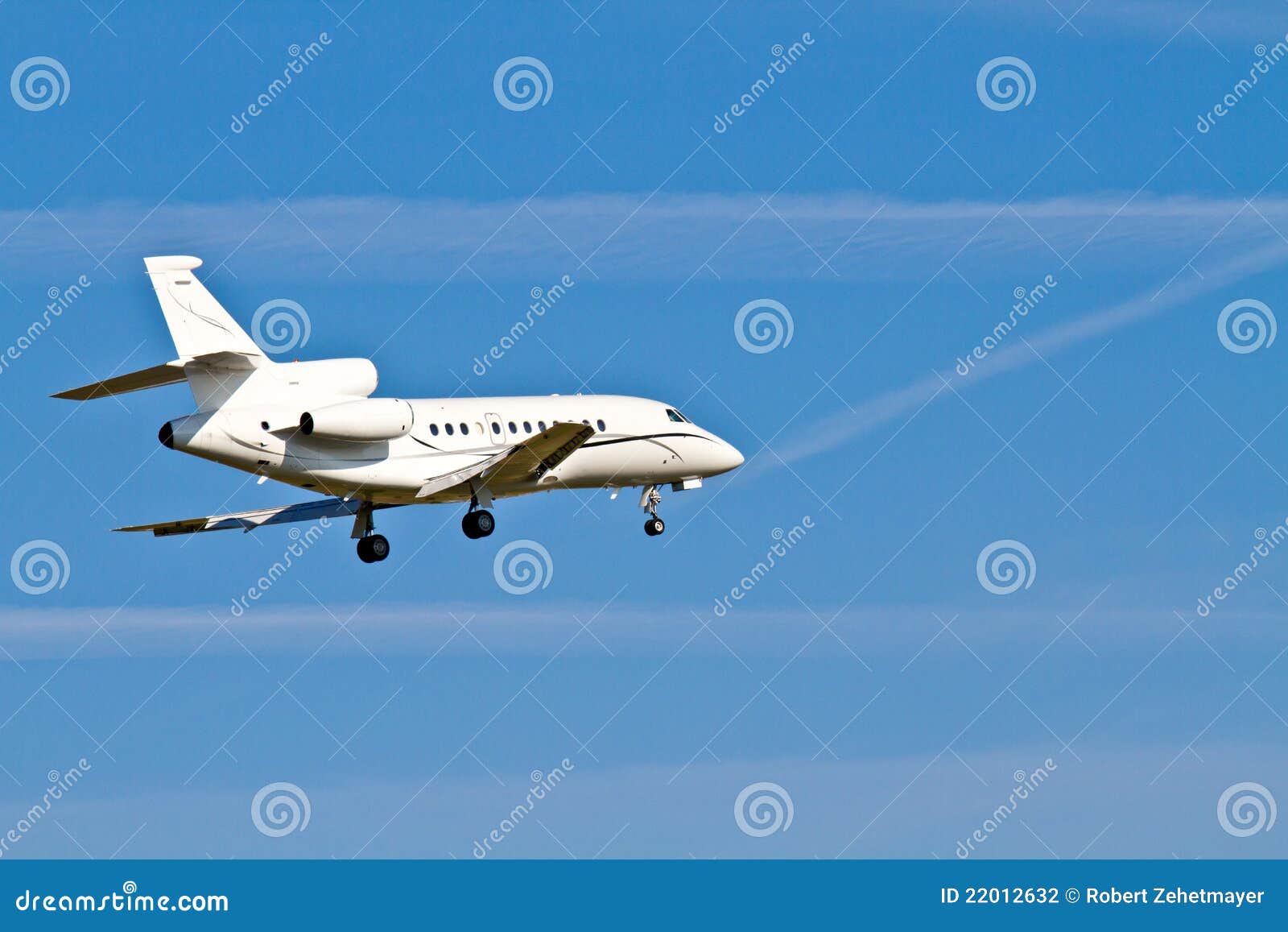 Landing Aircraft / Private Jet Stock Photo - Image of journey, civil ...