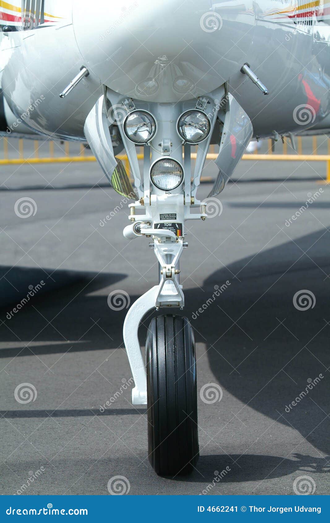 Landing gear of aircraft stock image. Image of vehicle - 4662241