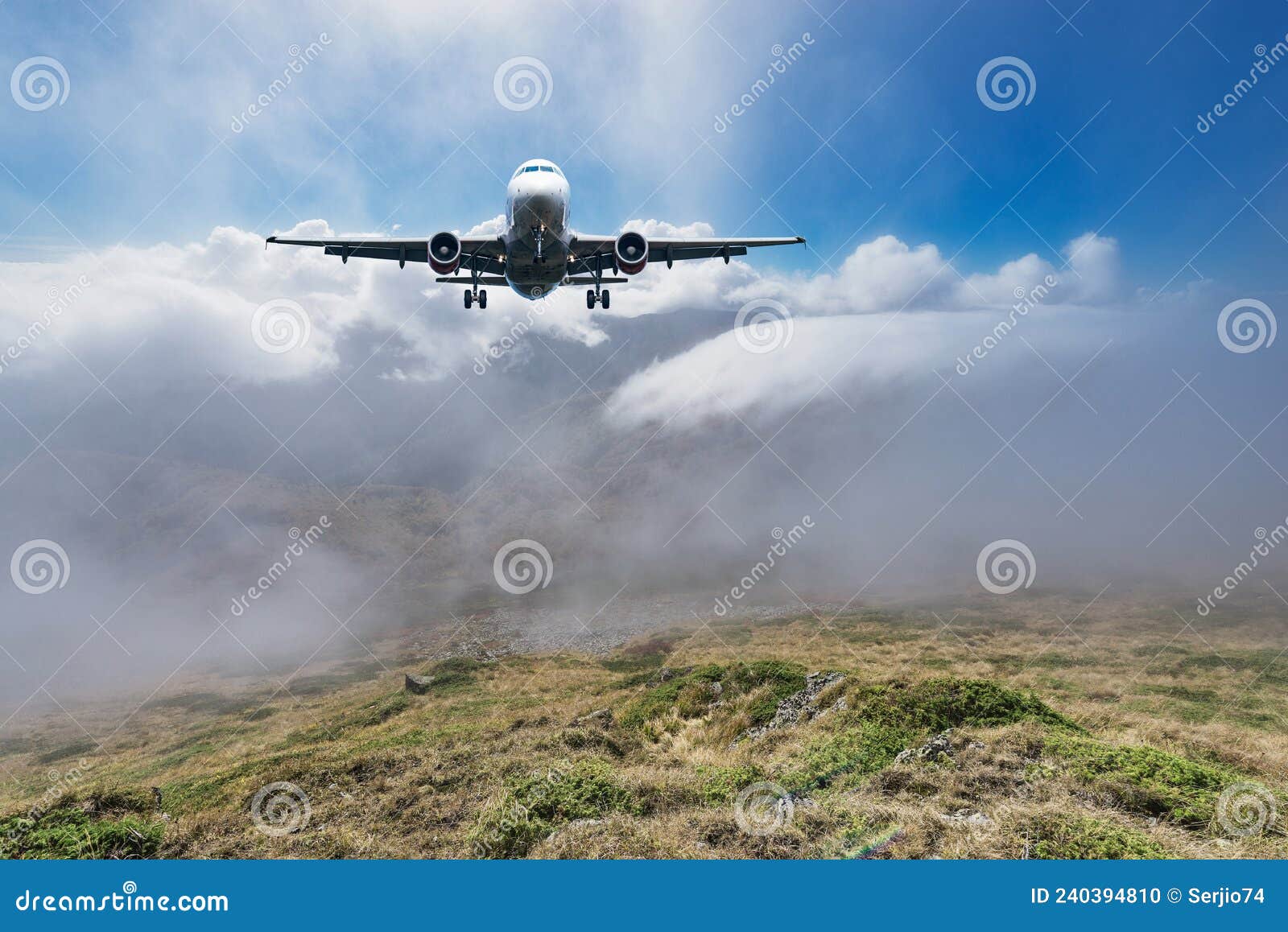 Landing of the Passenger Plane Stock Photo - Image of aviation, plane ...