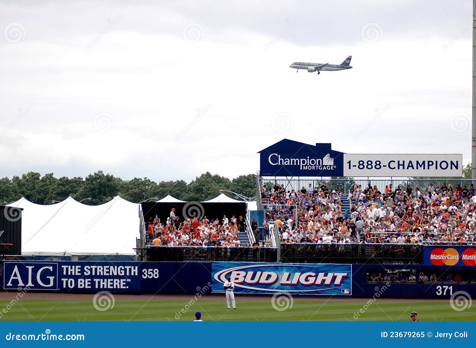 Landing Path To JFK (Old Shea Stadium) Editorial Image - Image of ...