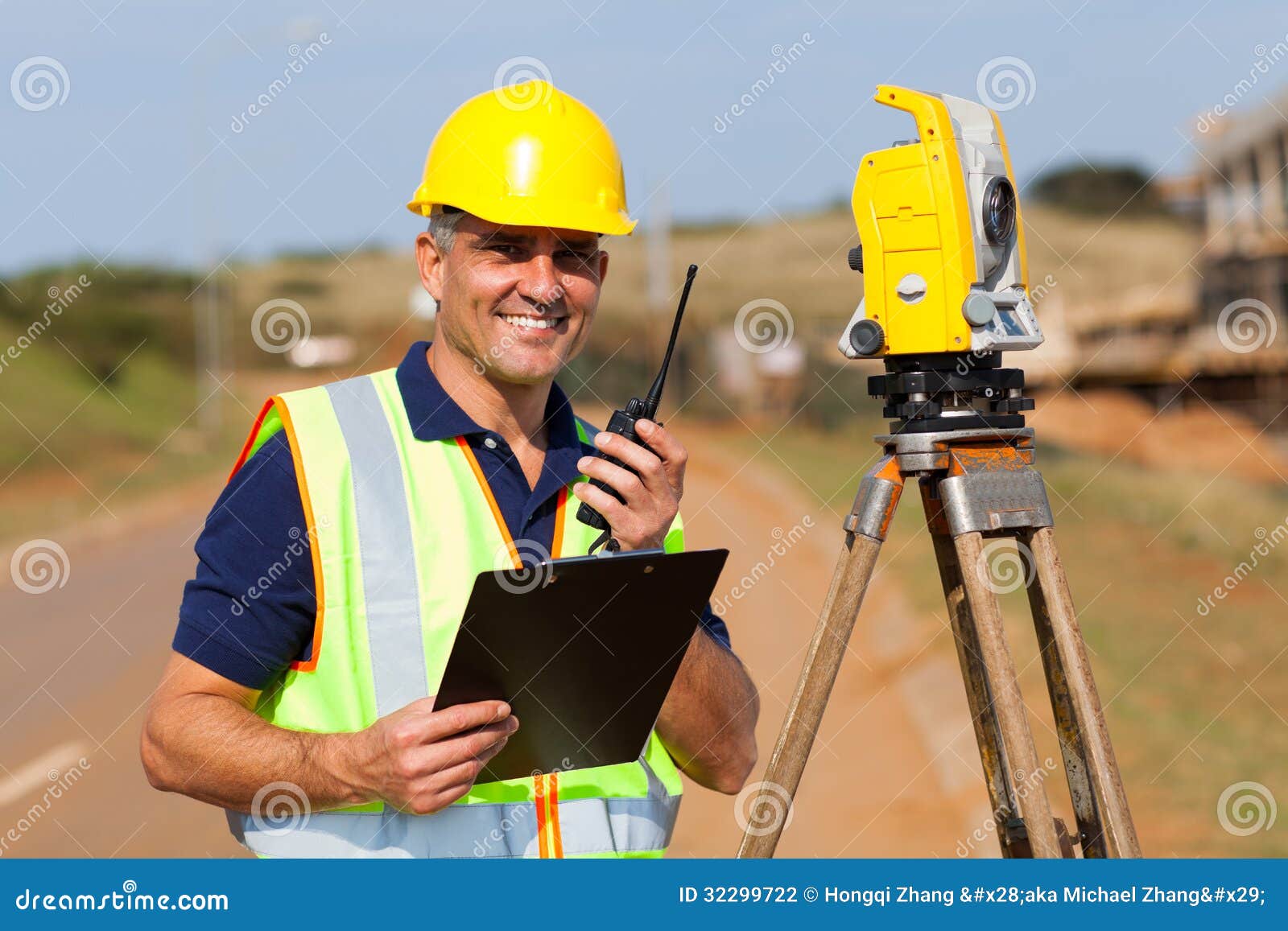 Landlandmeter stock foto. Image of bouwer, helm, architectuur - 32299722