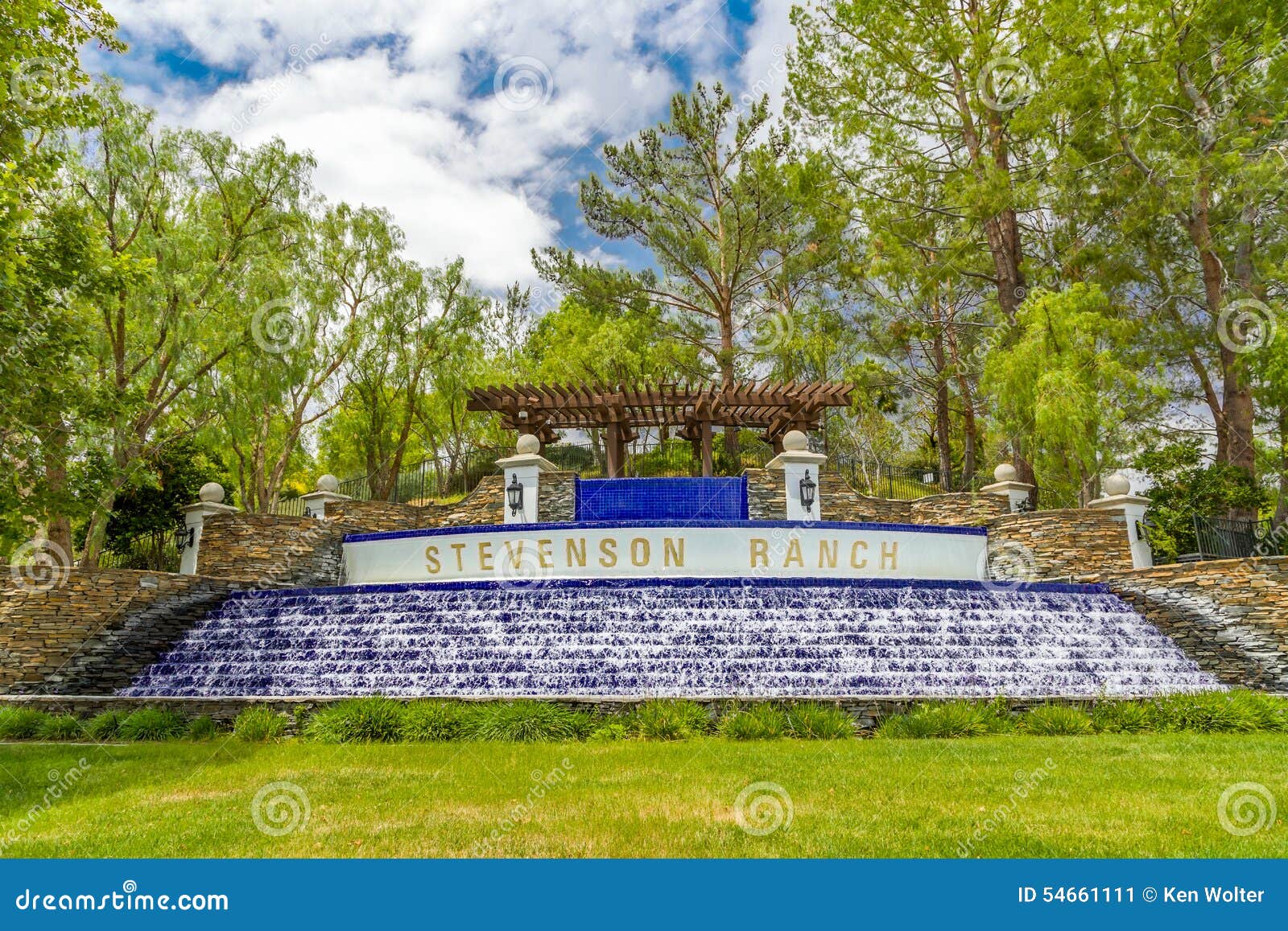 Landmark Stevenson Ranch Waterfall Editorial Photo - Image of valencia ...