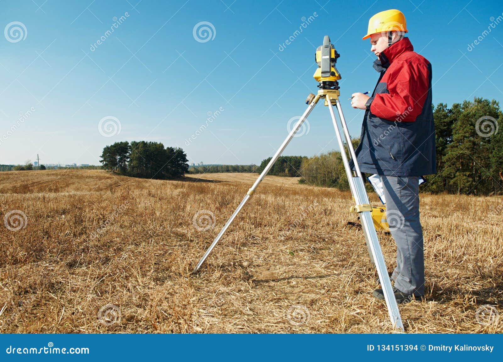 Landmetersarbeider Met Theodoliet Stock Foto - Image of optisch ...