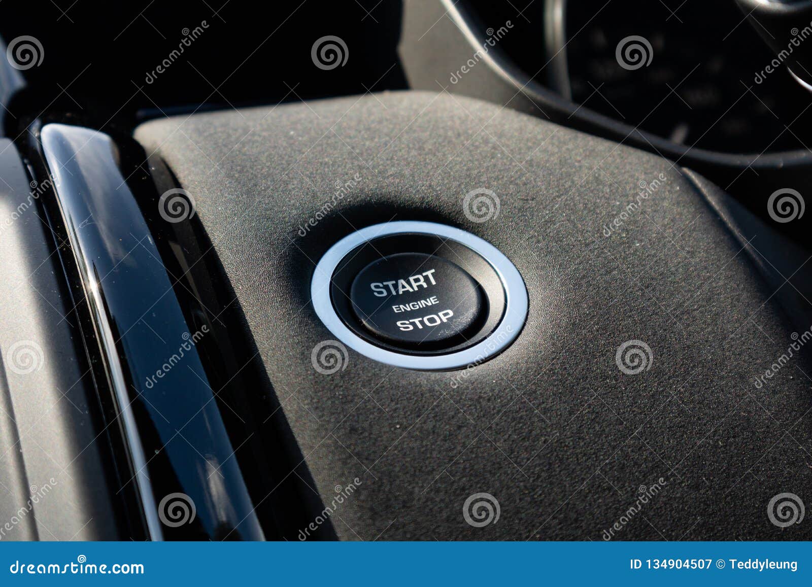 Landrover Discovery 2018 Trunk Editorial Image | CartoonDealer.com ...