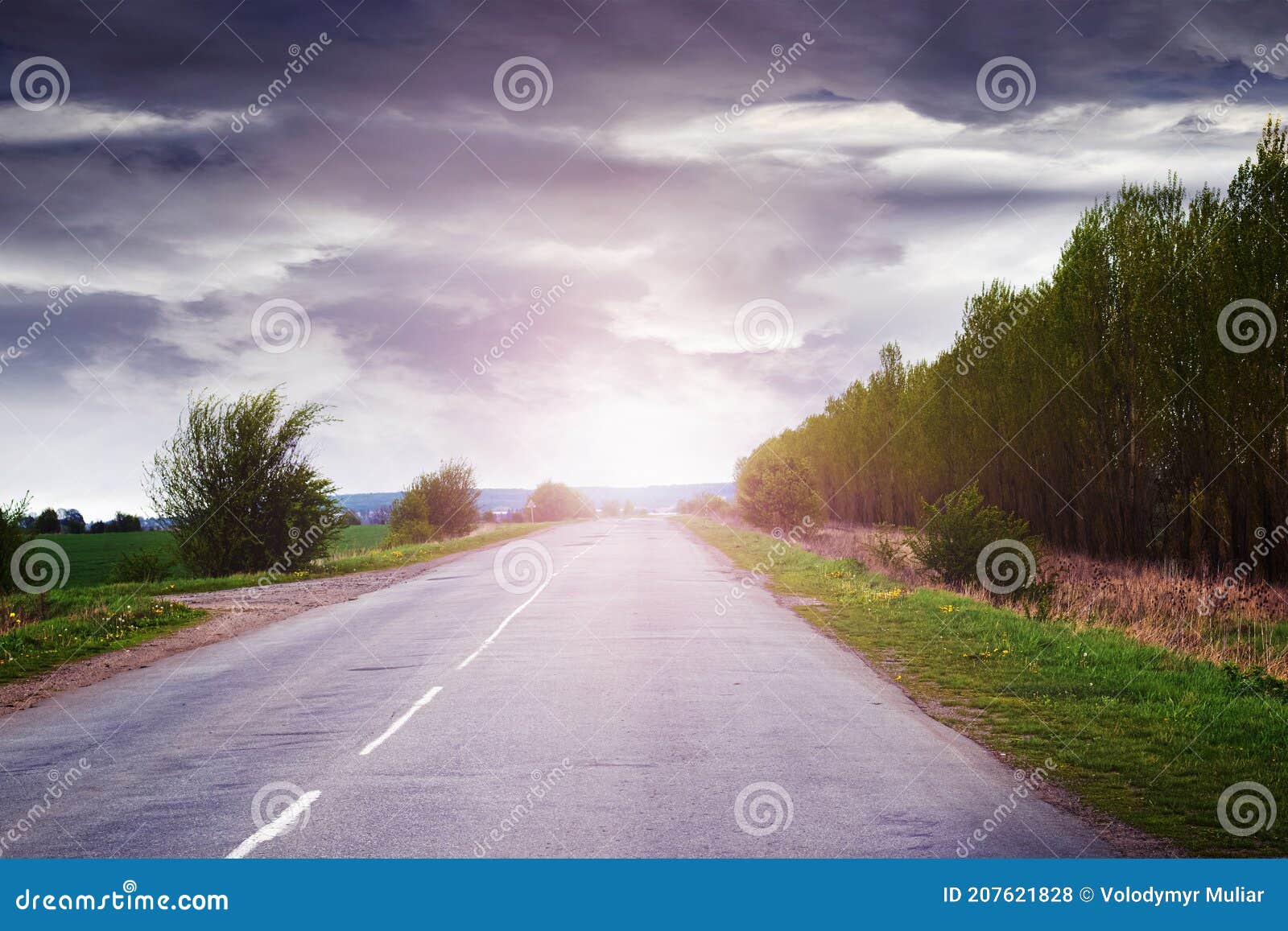 Landscape with an Asphalt Road and a Gloomy Dramatic Evening Sky Stock ...