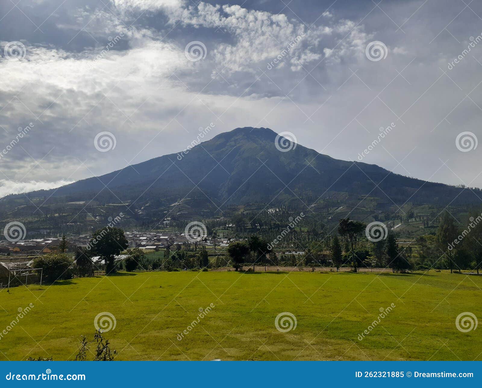 Landscape gunung berapi stock image. Image of lanscape - 262321885