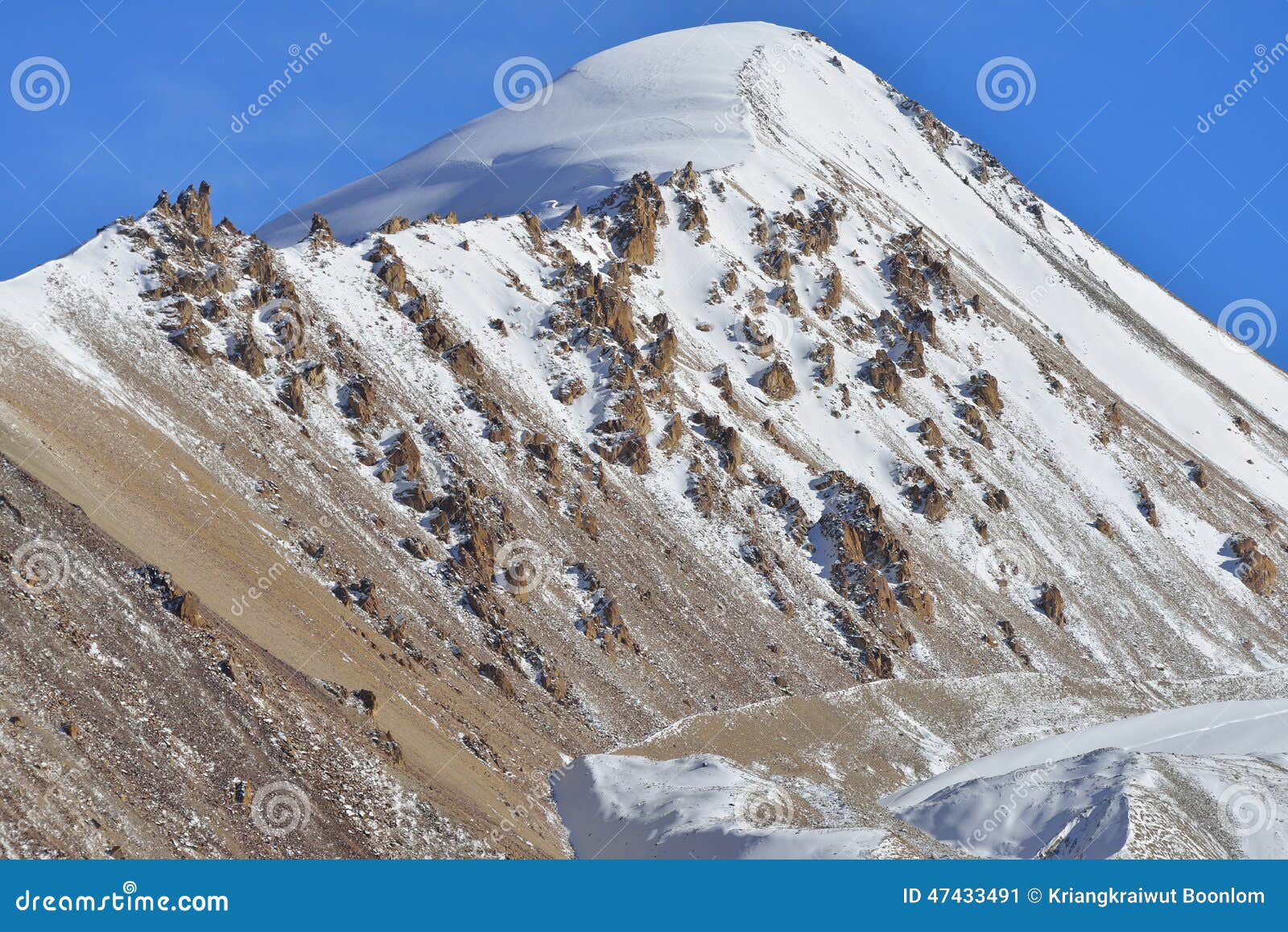 Landscape of Khunjerab Pass. Stock Image - Image of cloudy, range: 47433491
