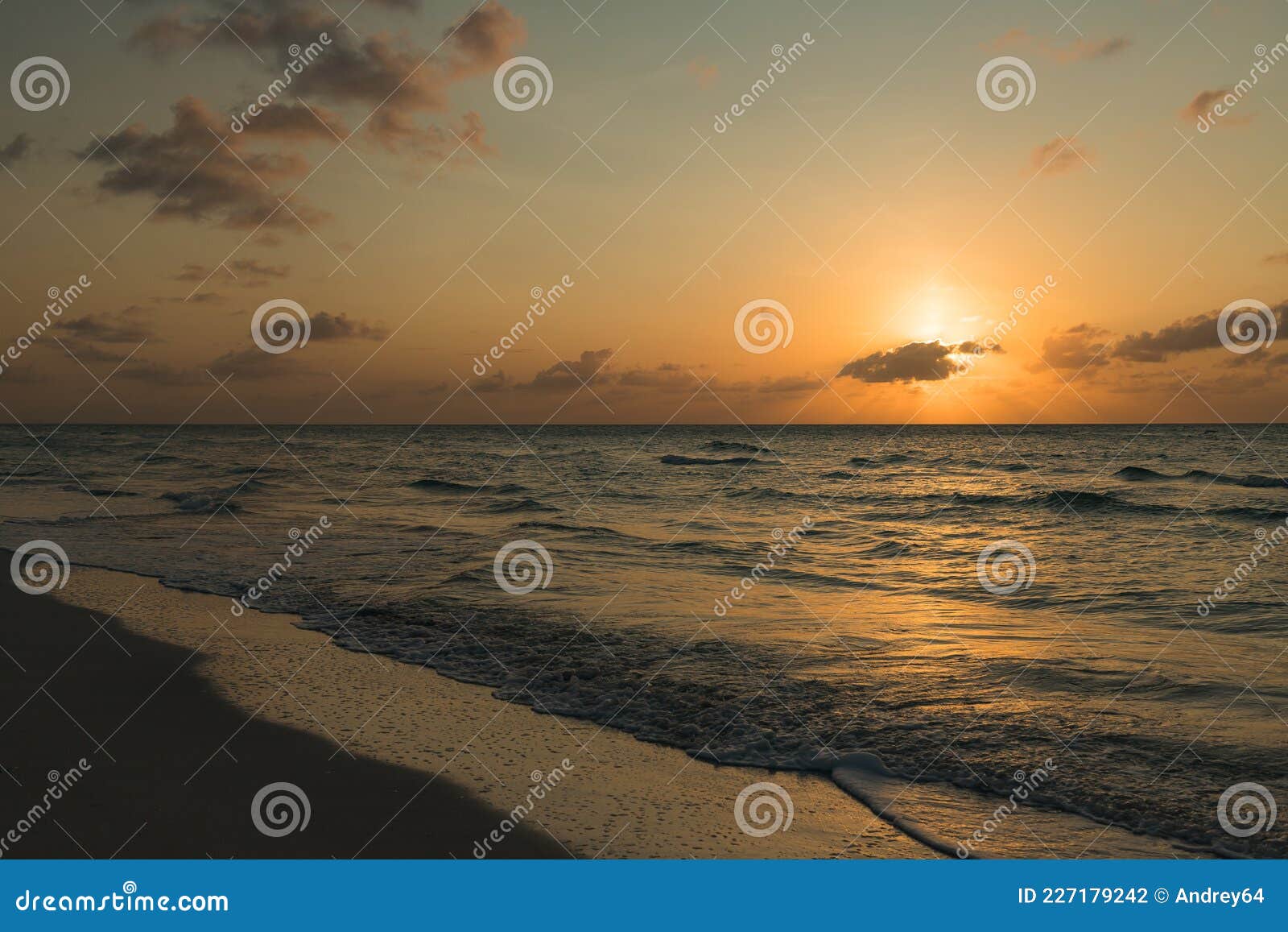 Landscape Magnificent Sunset on the Ocean Stock Photo - Image of scenic ...