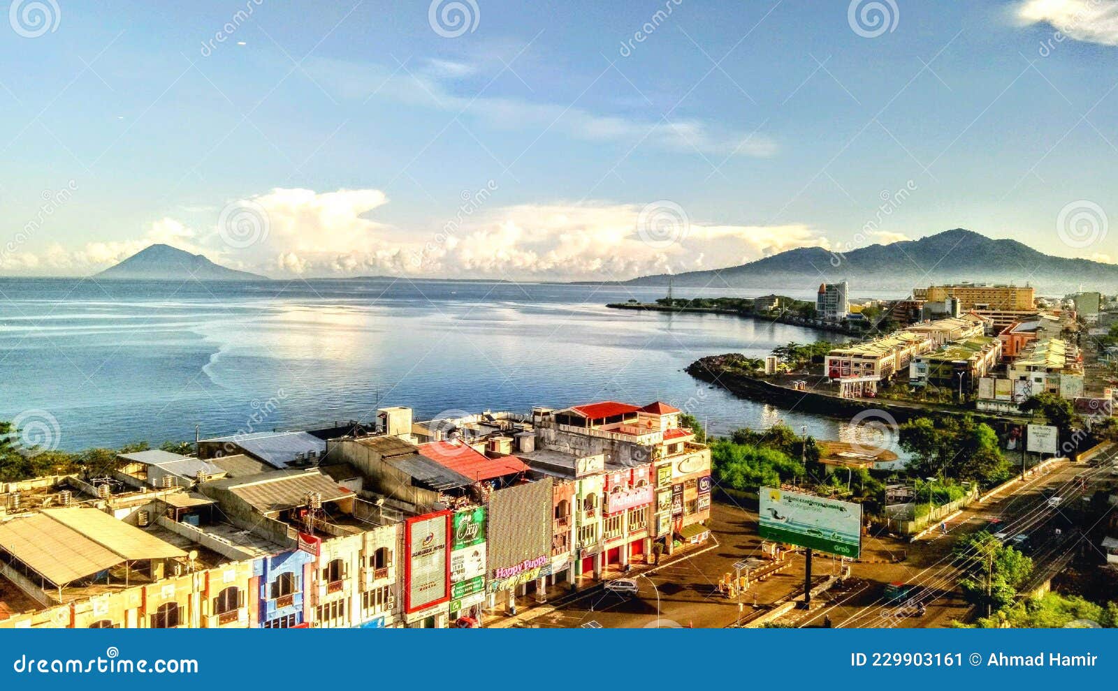 Landscape of Manado City editorial photo. Image of marina - 229903161