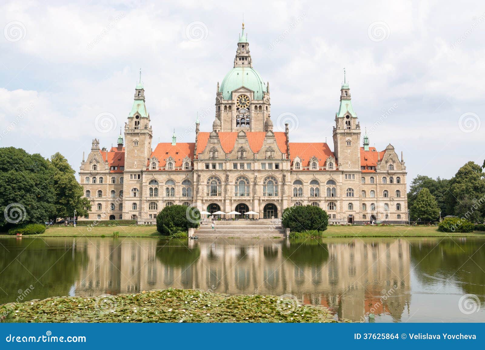 New Town Hall in Hanover stock photo. Image of lower - 37625864