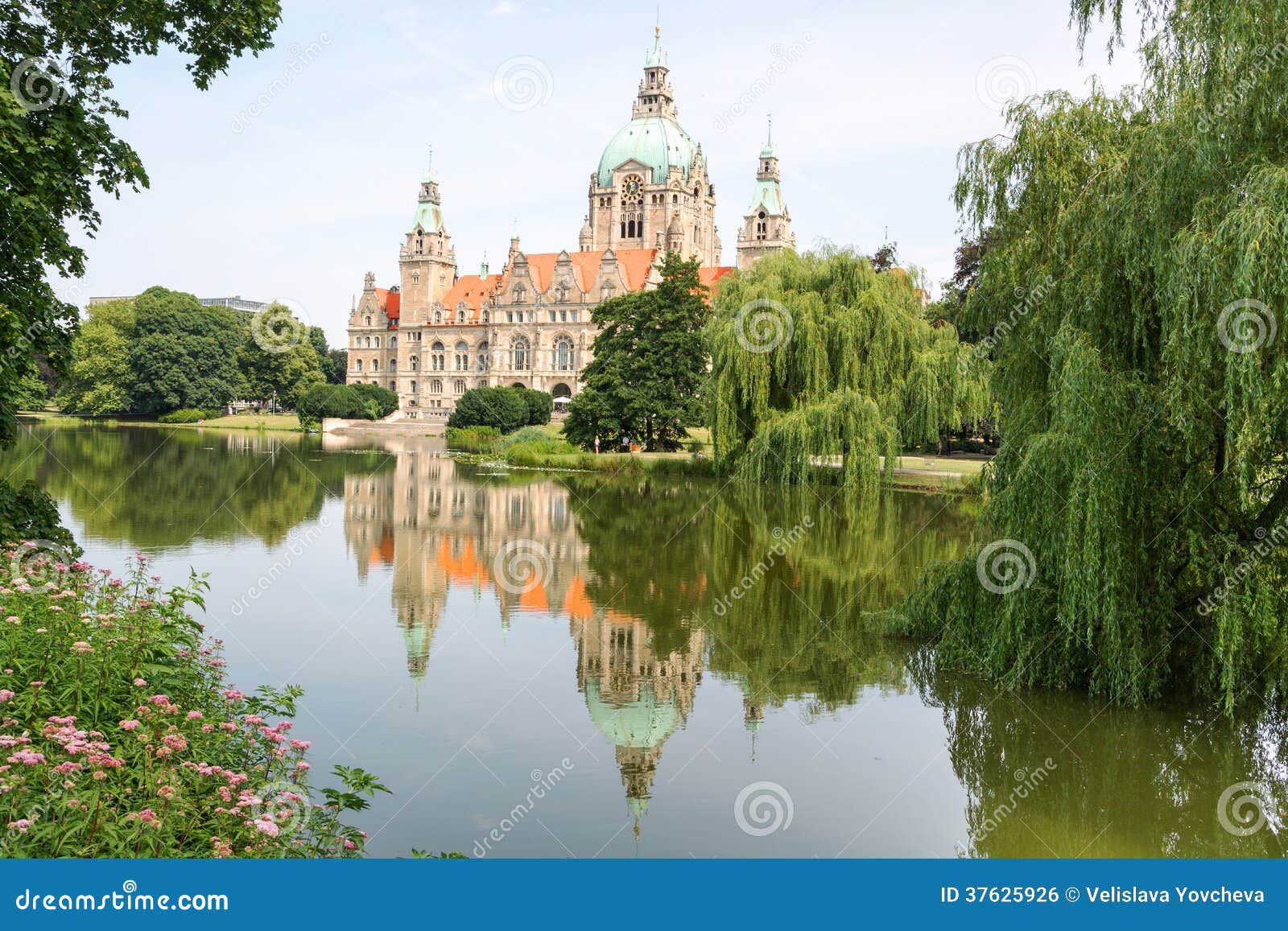 Landscape of the New Town Hall in Hanover, Germany Stock Photo - Image ...