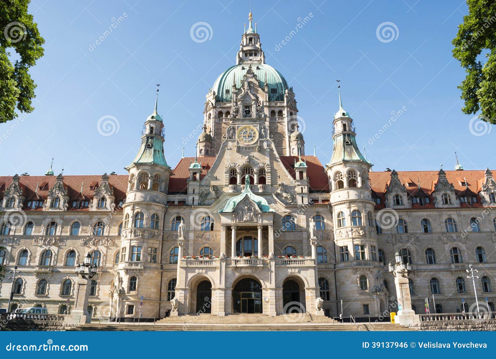 Landscape of the New Town Hall in Hanover, Germany Stock Photo - Image ...