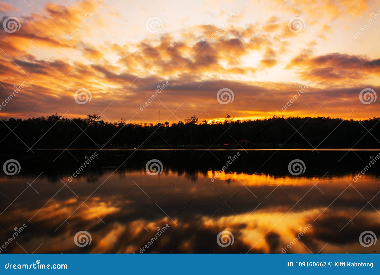 Landscape of Sky and Reflection of Water Stock Photo - Image of ocean ...
