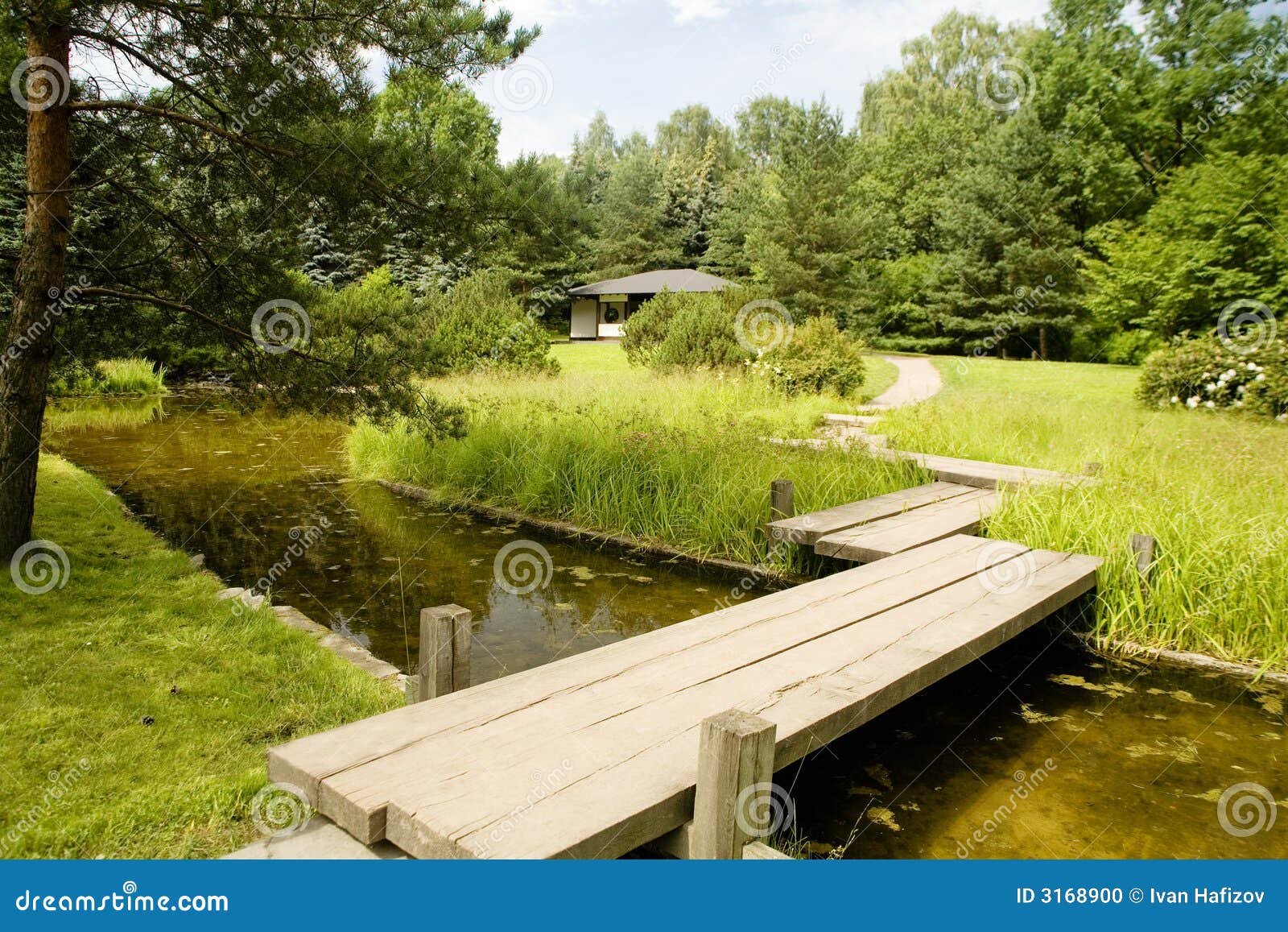 Small Bridge In Lake Kawaguchi And Cherry Blossoms And Mt. Fuji Japan ...