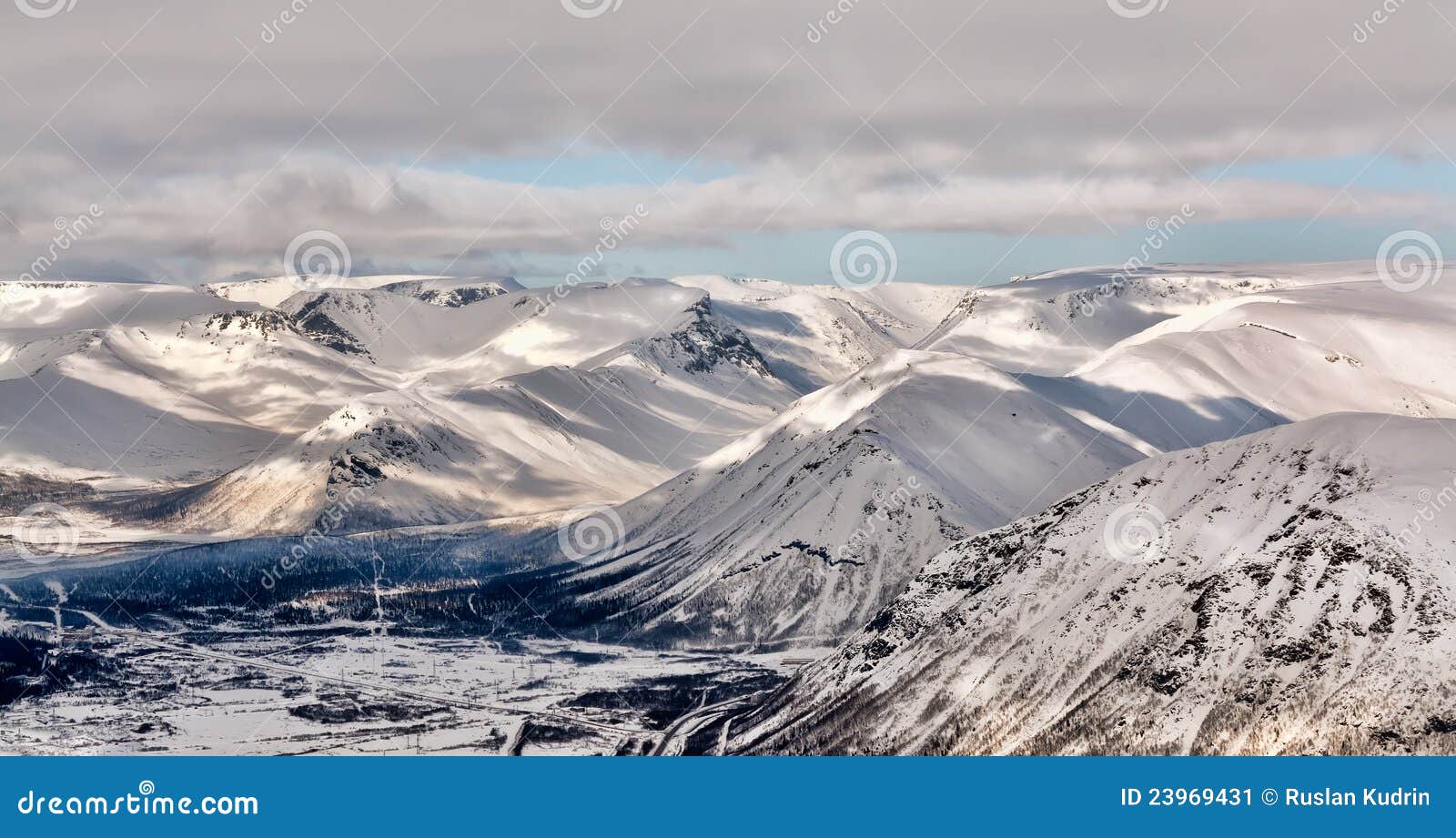 Landscape Snowy Mountain Valley Stock Image - Image of peak, scenic ...
