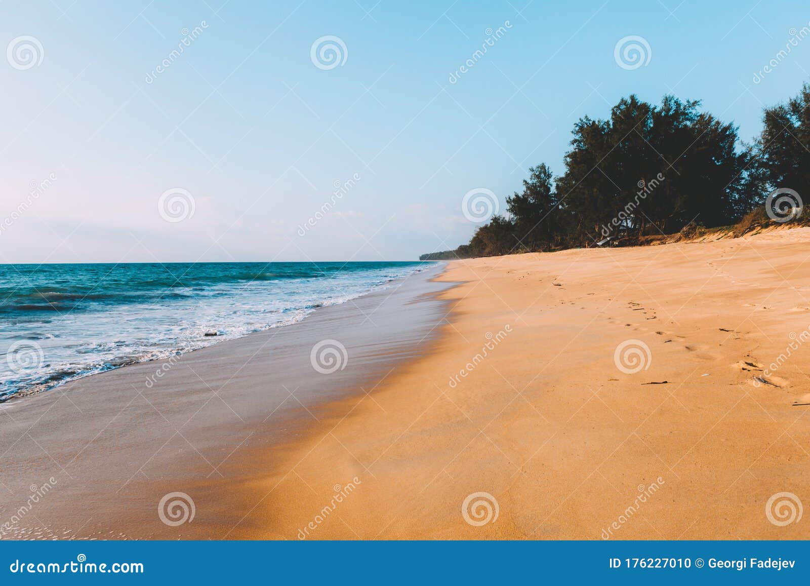 Landscape of Tidal Wave on the Beach, Gold Sand, Blue Sky. Thailand ...