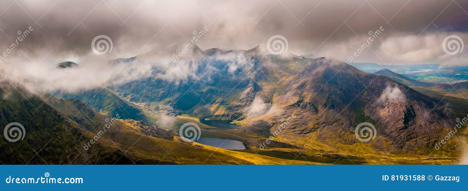 Landscape View of Macgillycuddy`s Reeks Stock Photo - Image of mountain ...